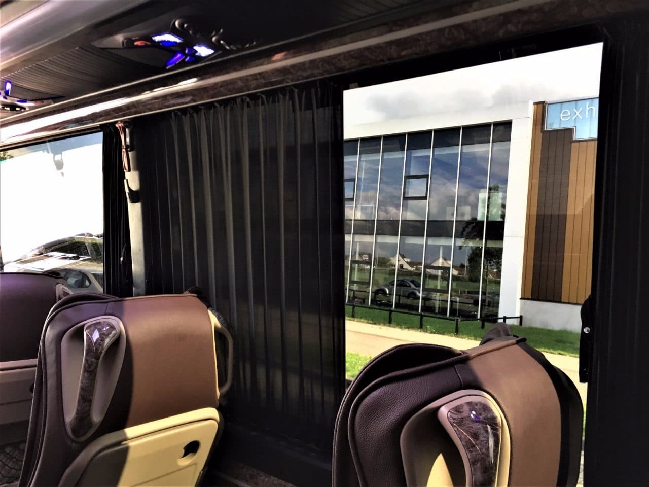 9 persoons VIP bus | Shuttle 2 Amsterdam